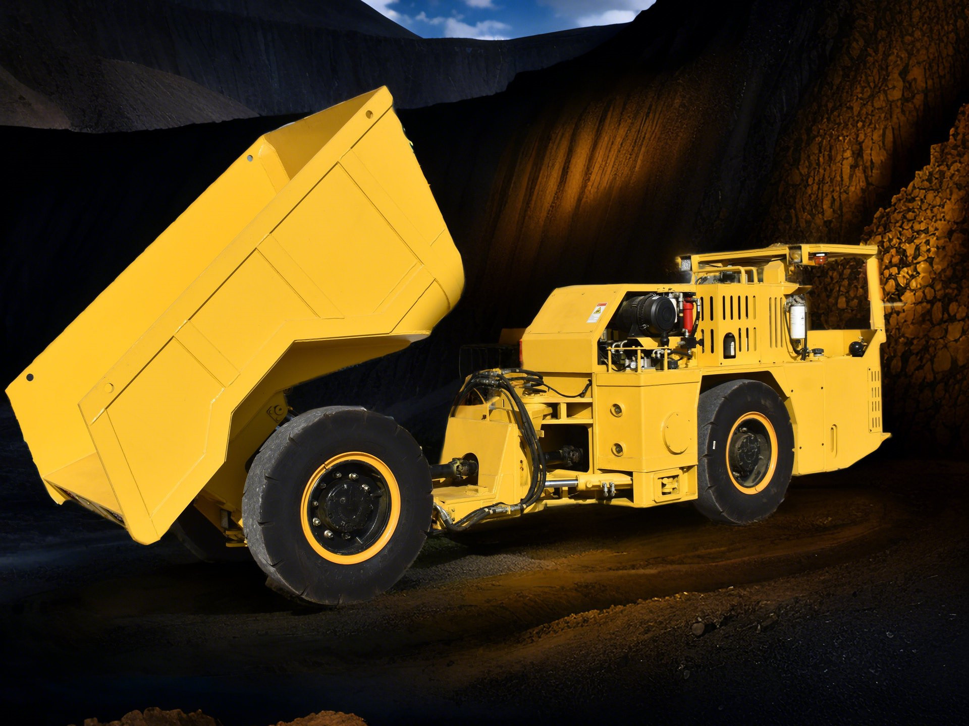DERUI Underground Mining Truck 6 Tons VOLVO / DEUTZ Engine Coal Gold Mine